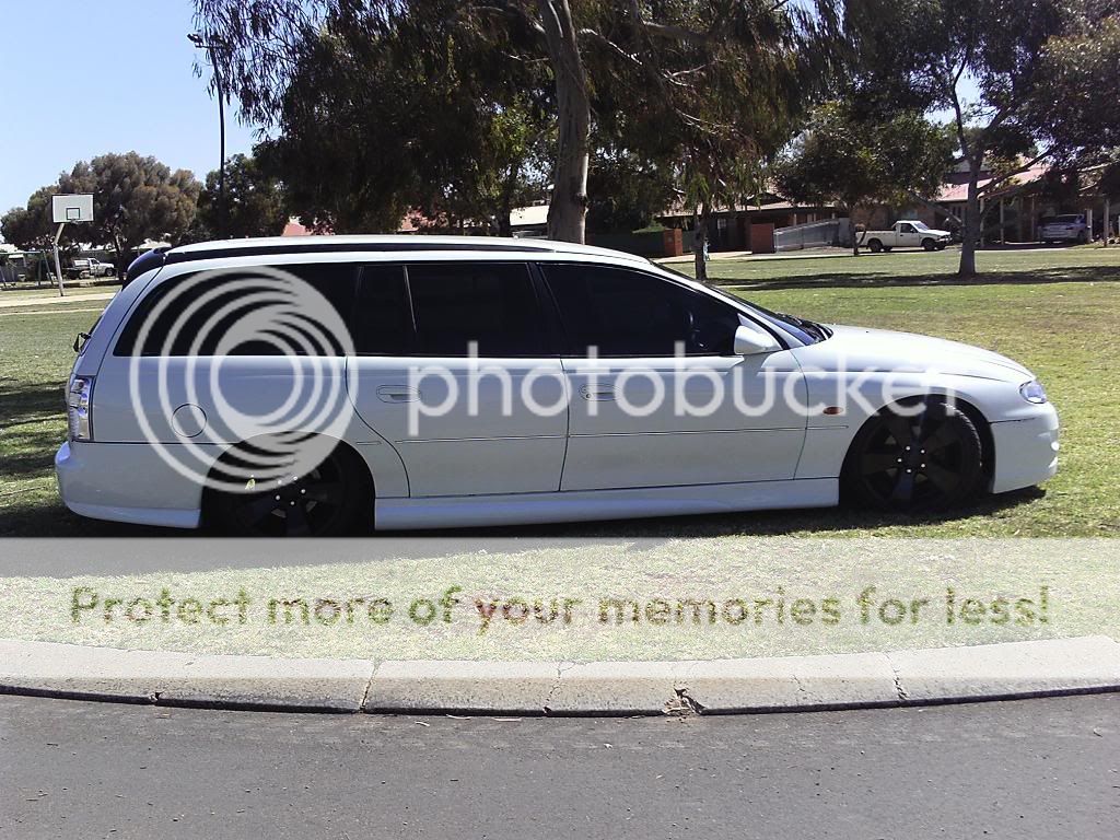 D-Rich's Loww VT Wagon | Just Commodores